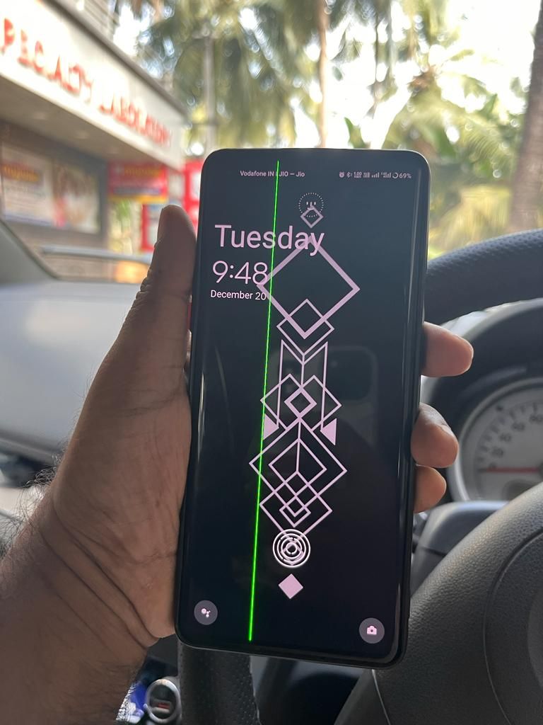 OnePlus 8 pro green line problem seen in Android 13 What is
