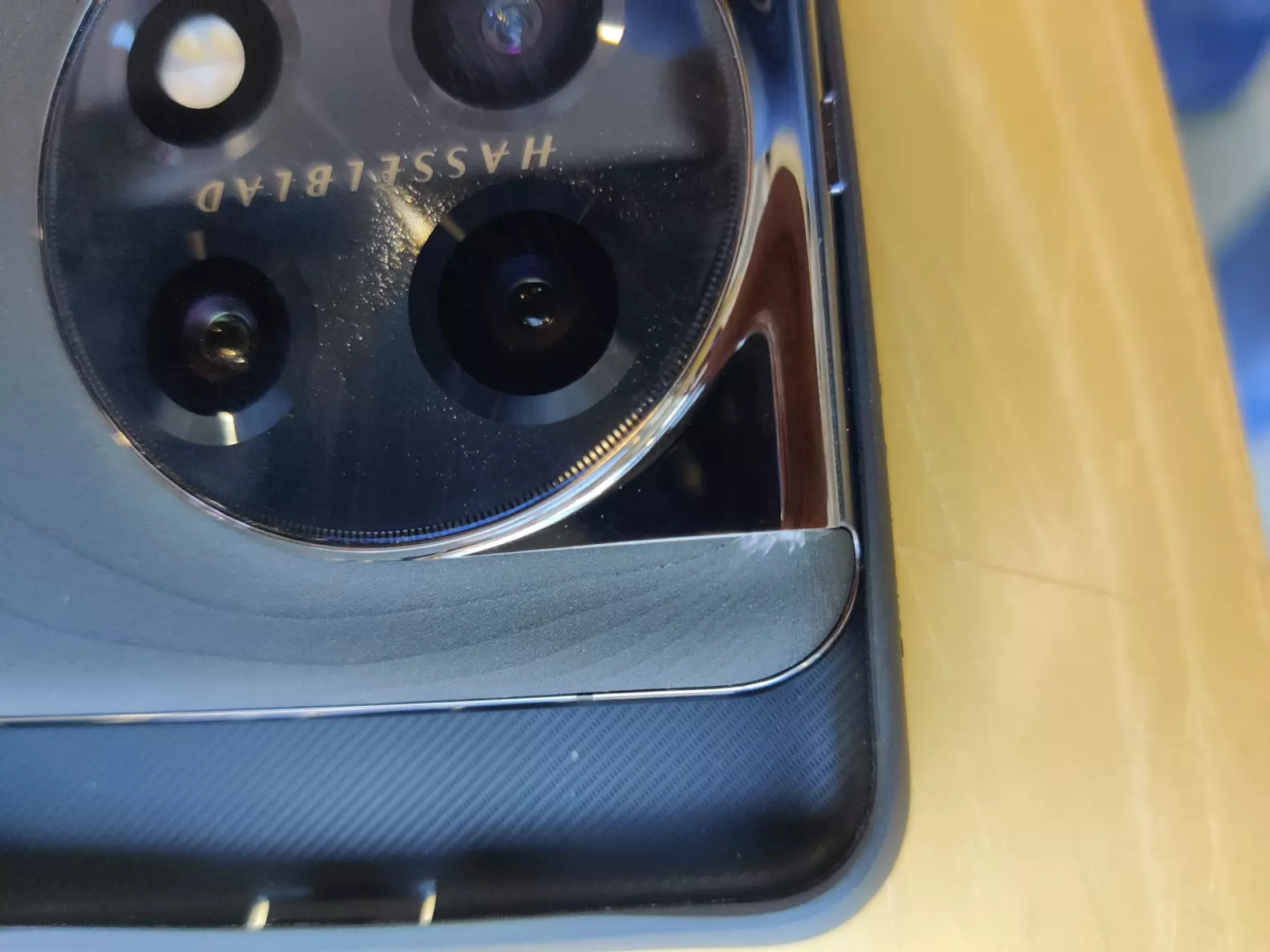 Oneplus 11 back panel cracked strangely