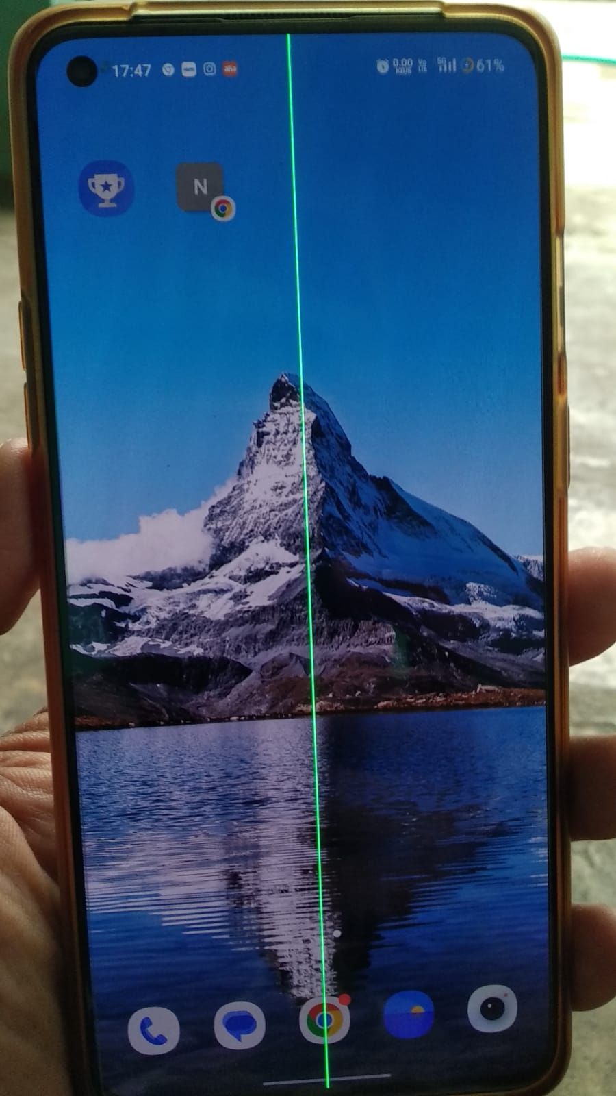 Why green line issue are for similar phones why one plus is