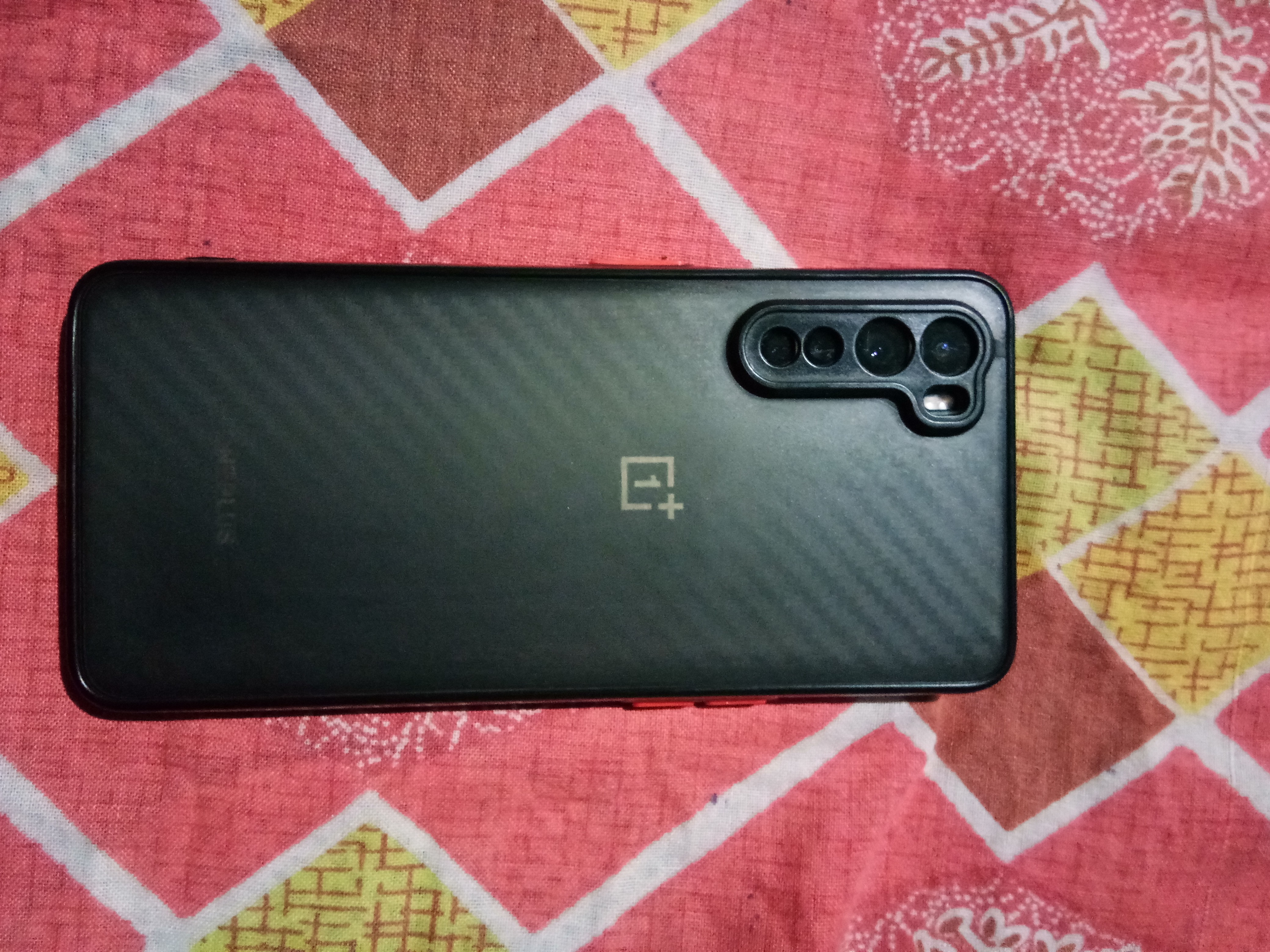 Screen bleeding/liquid damage in screen of OnePlus Nord