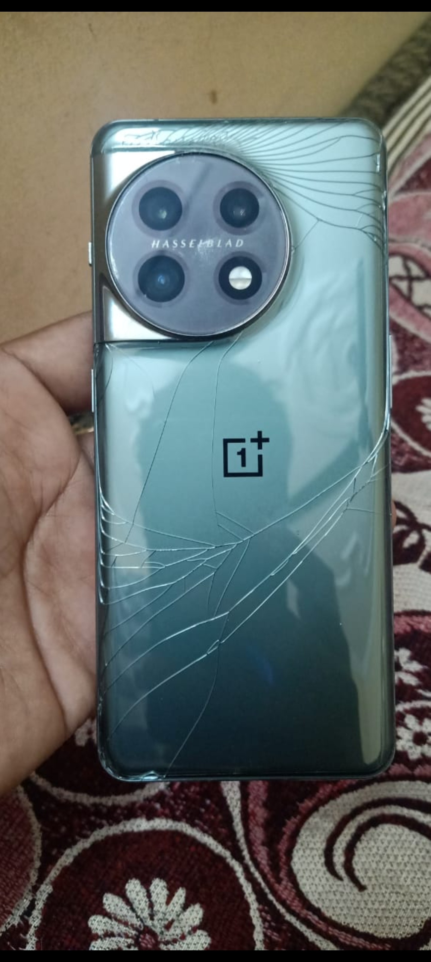Oneplus 11 back panel cracked strangely