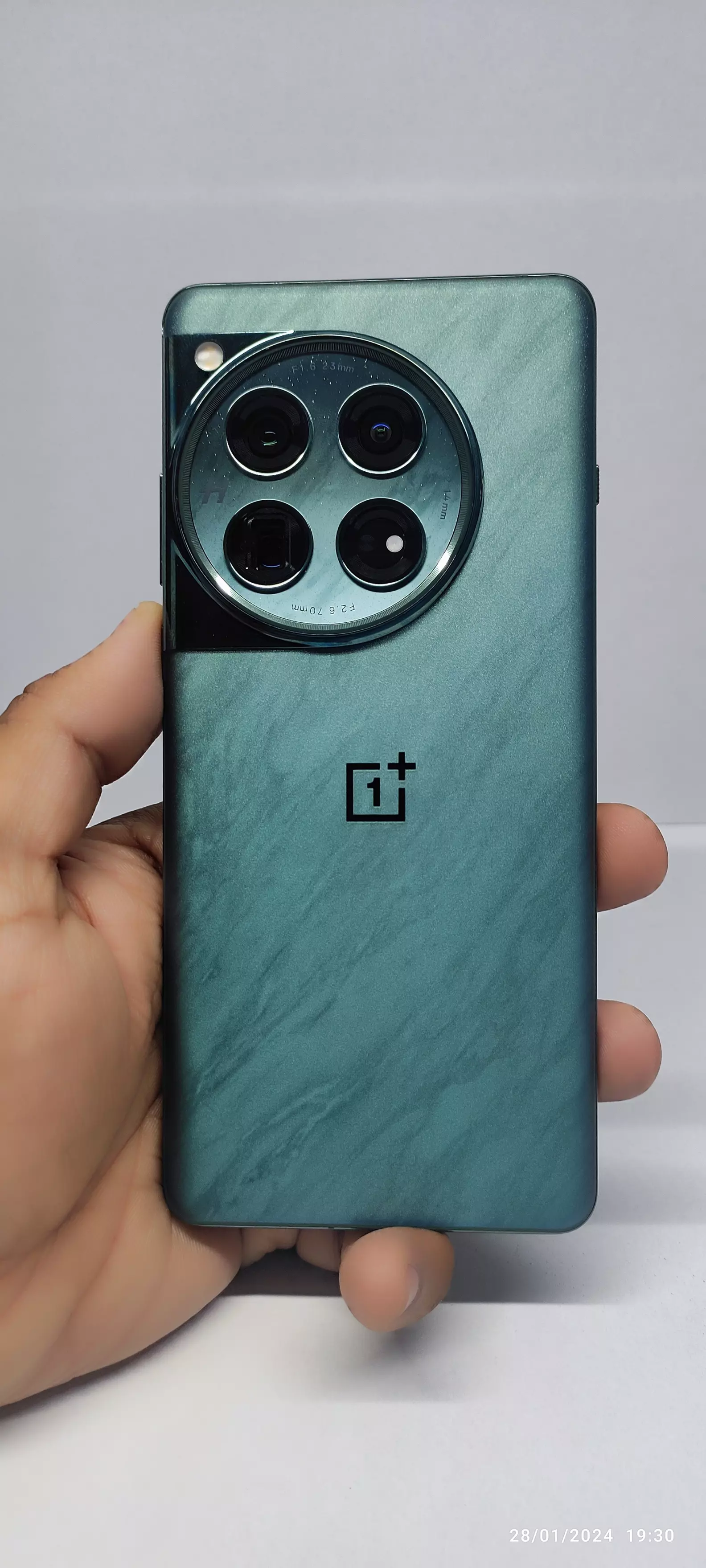 OnePlus Review - The Megastar