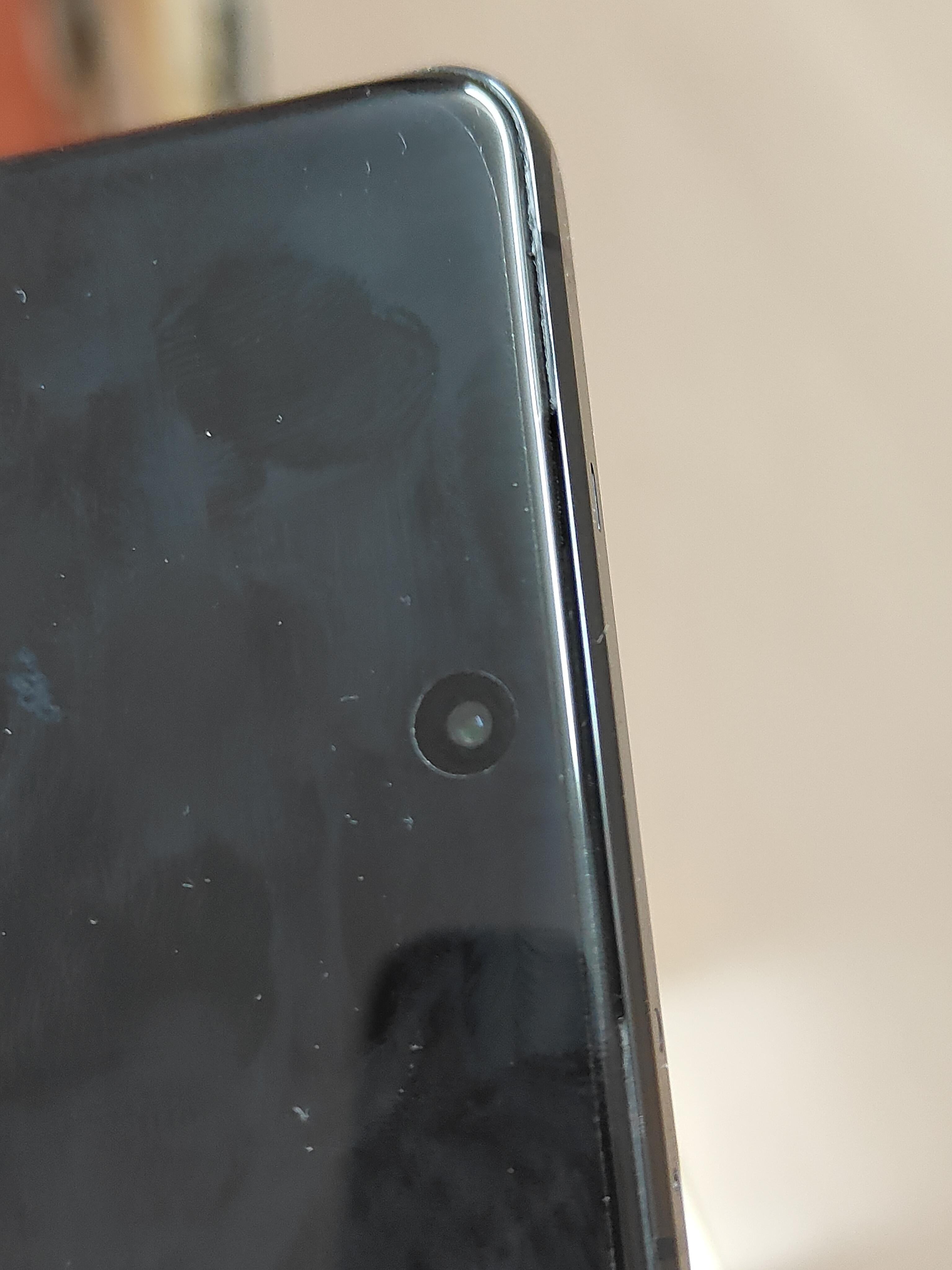 Check the gap between screen and frame of this premium flags