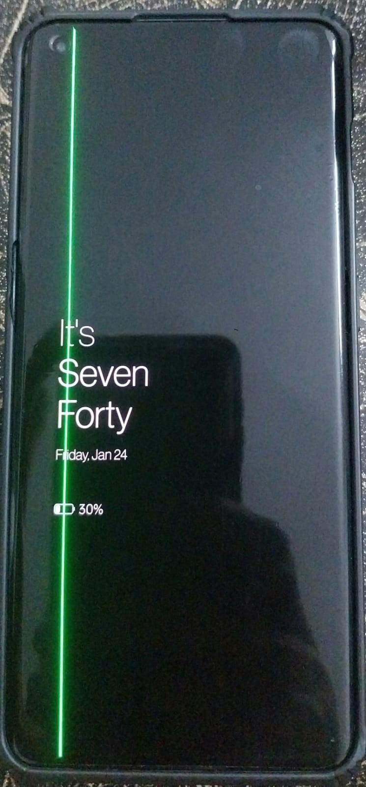 Today my OnePlus 10 pro got a green line problem.😅🟢