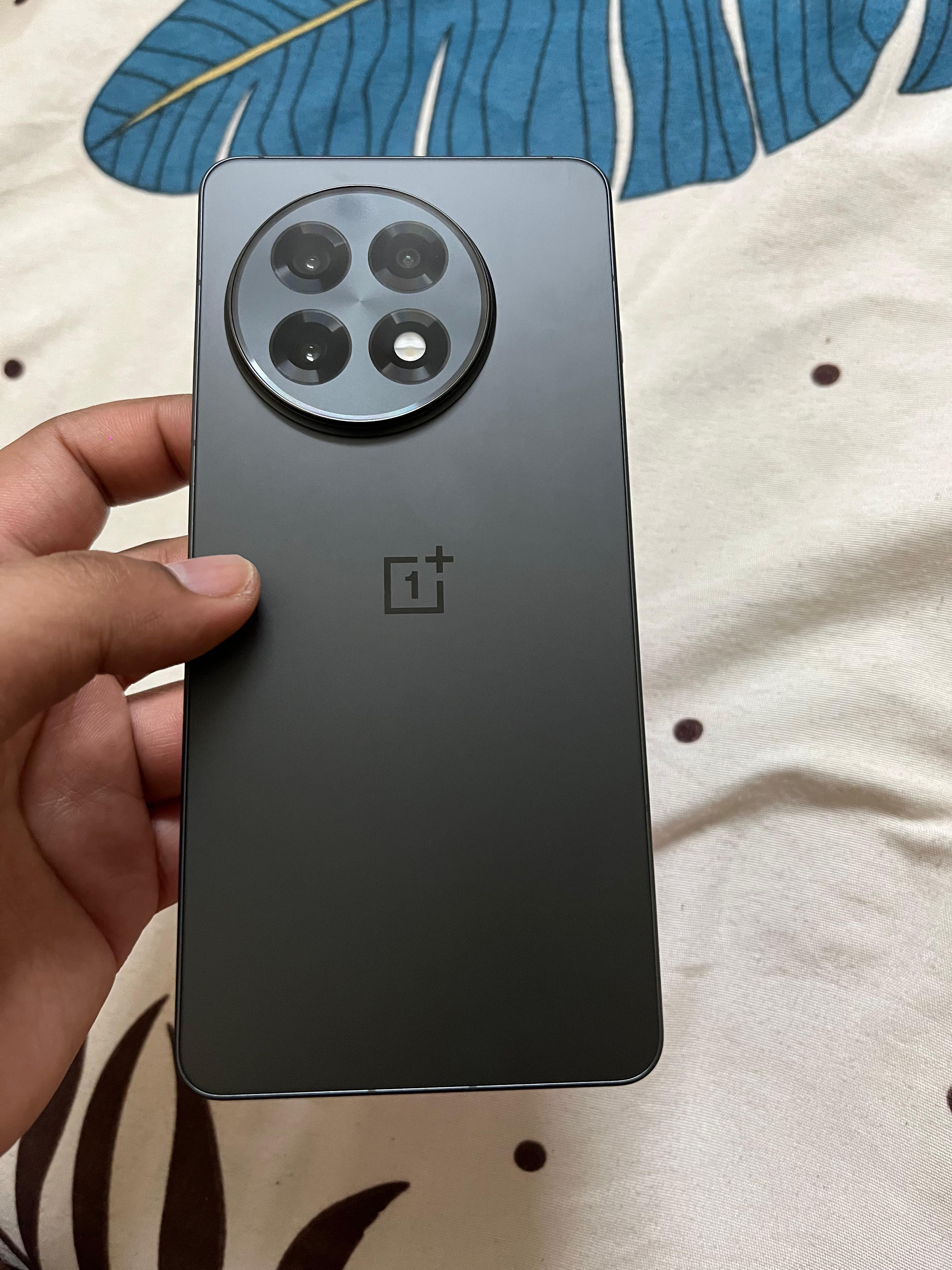 Upgraded to OnePlus 13R from 11R and it feels good NGL 😁