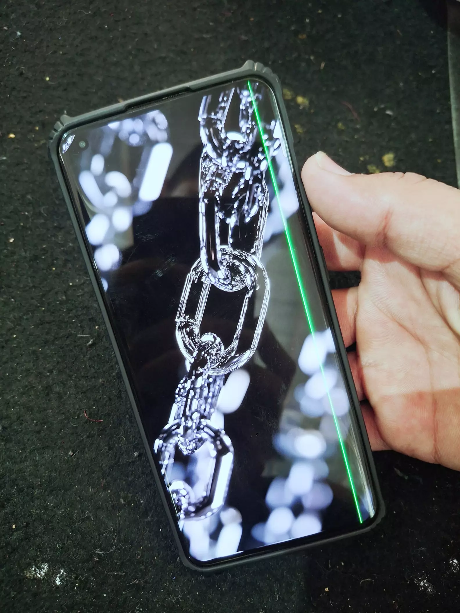 OnePlus 10 Pro has green line issue after update😭