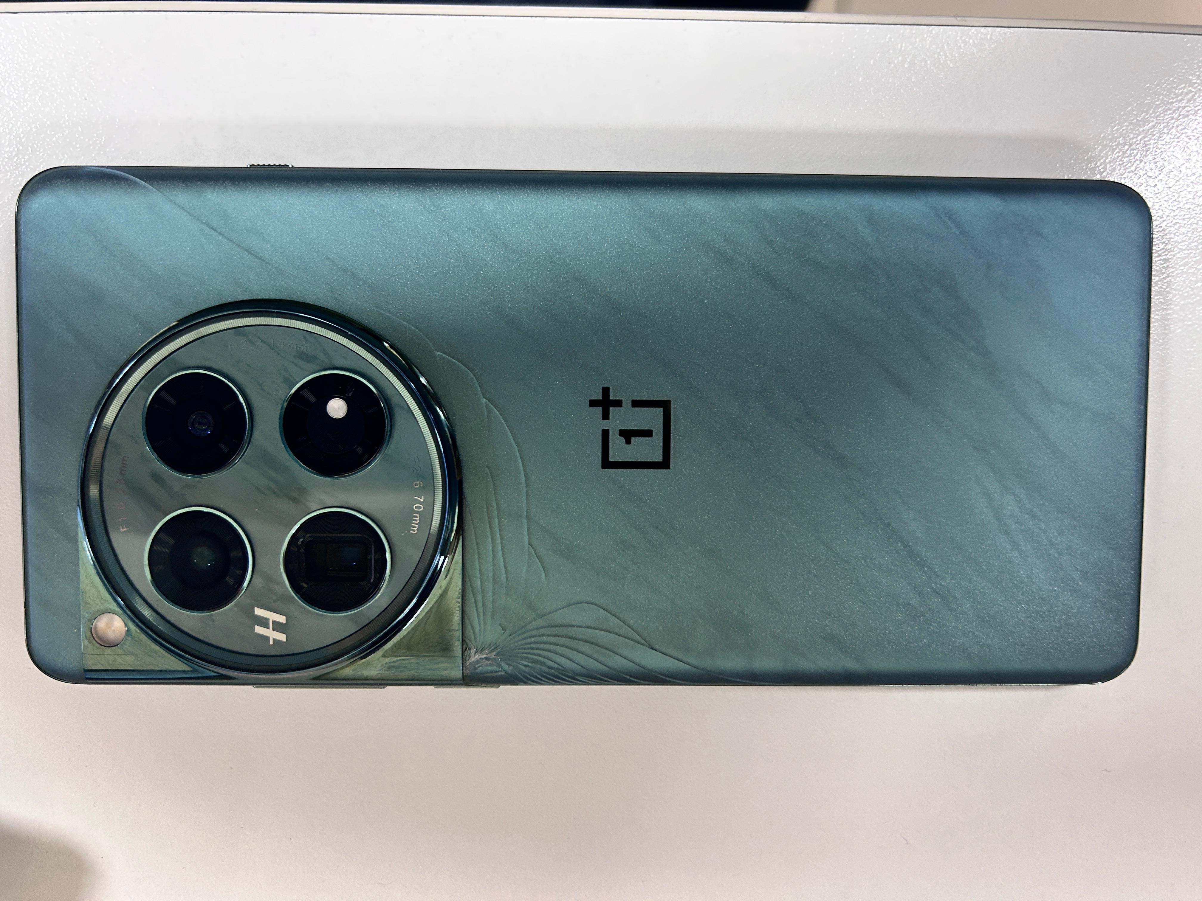 Why does the OnePlus 12 back panel break at this point below