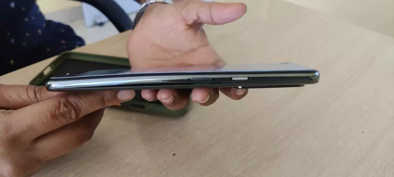 Bend in phone and back fixing automatically coming out