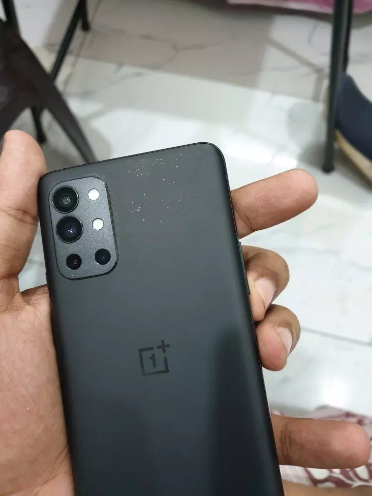OnePlus 9r colour fading