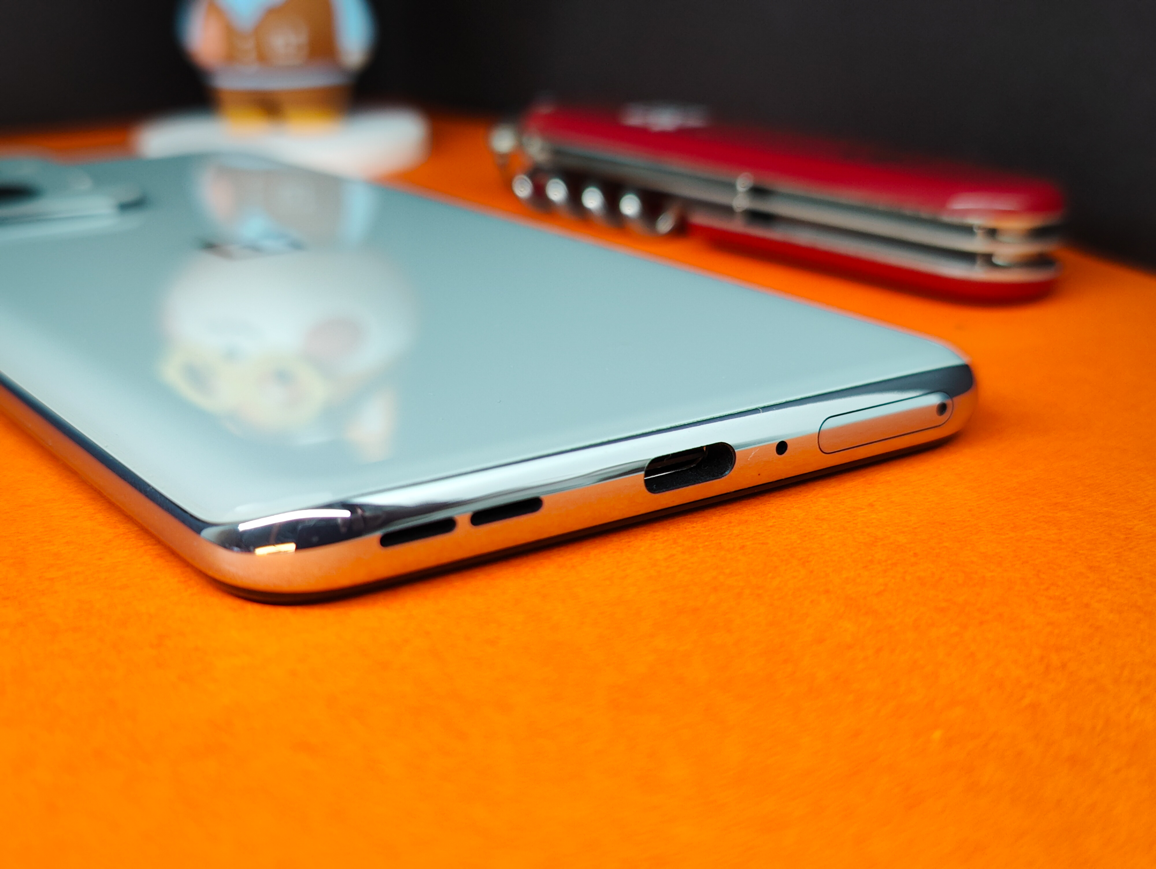 [The LAB] OnePlus Nord 2T - Unboxing and design showcase.