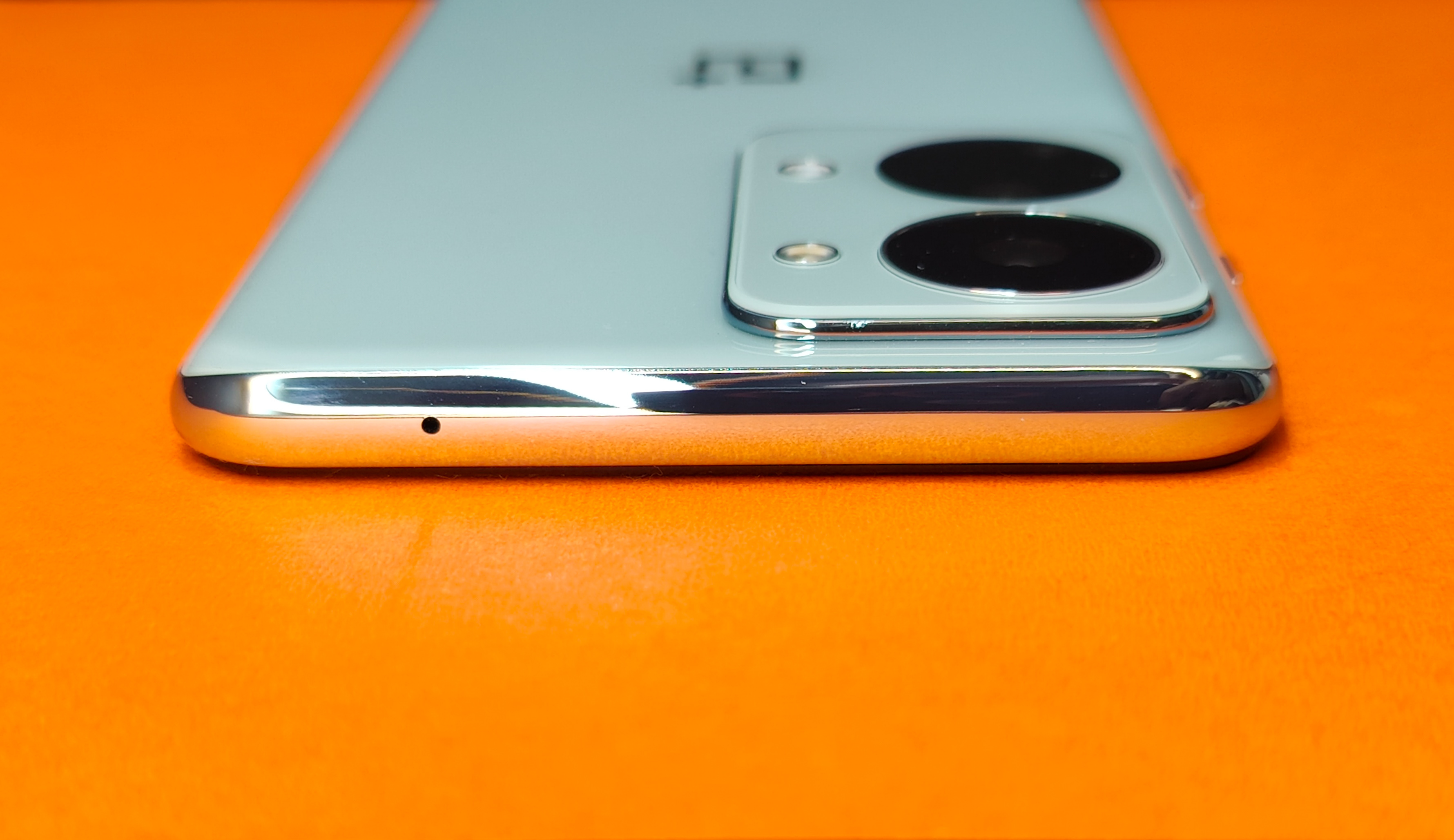 [The LAB] OnePlus Nord 2T - Unboxing and design showcase.