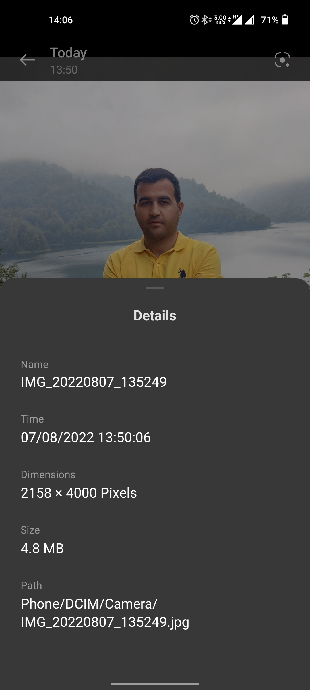 Why is the picture quality poor when sharing a story on What