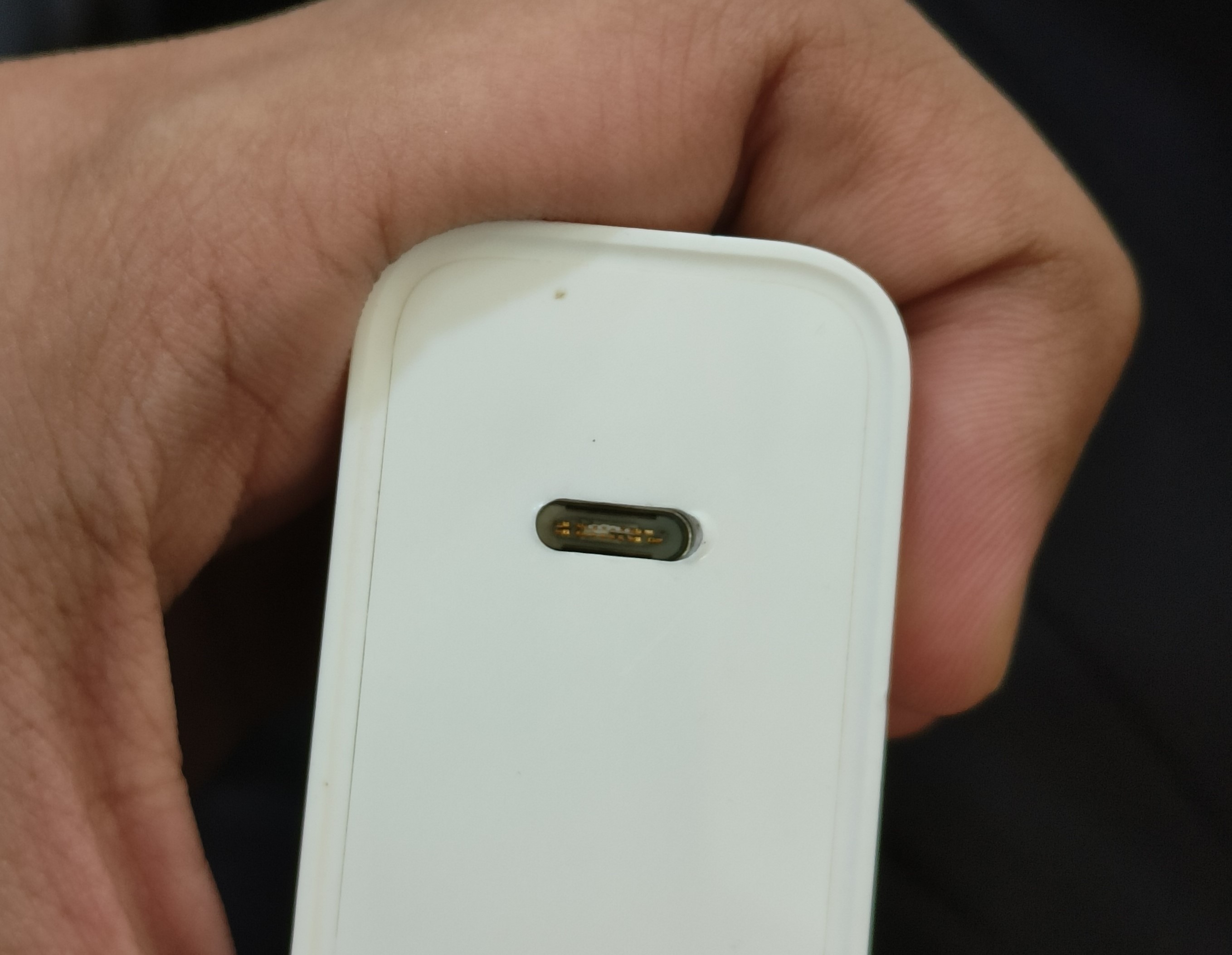 OnePlus SUPERVOOC 160W Power Adapter Port damaged