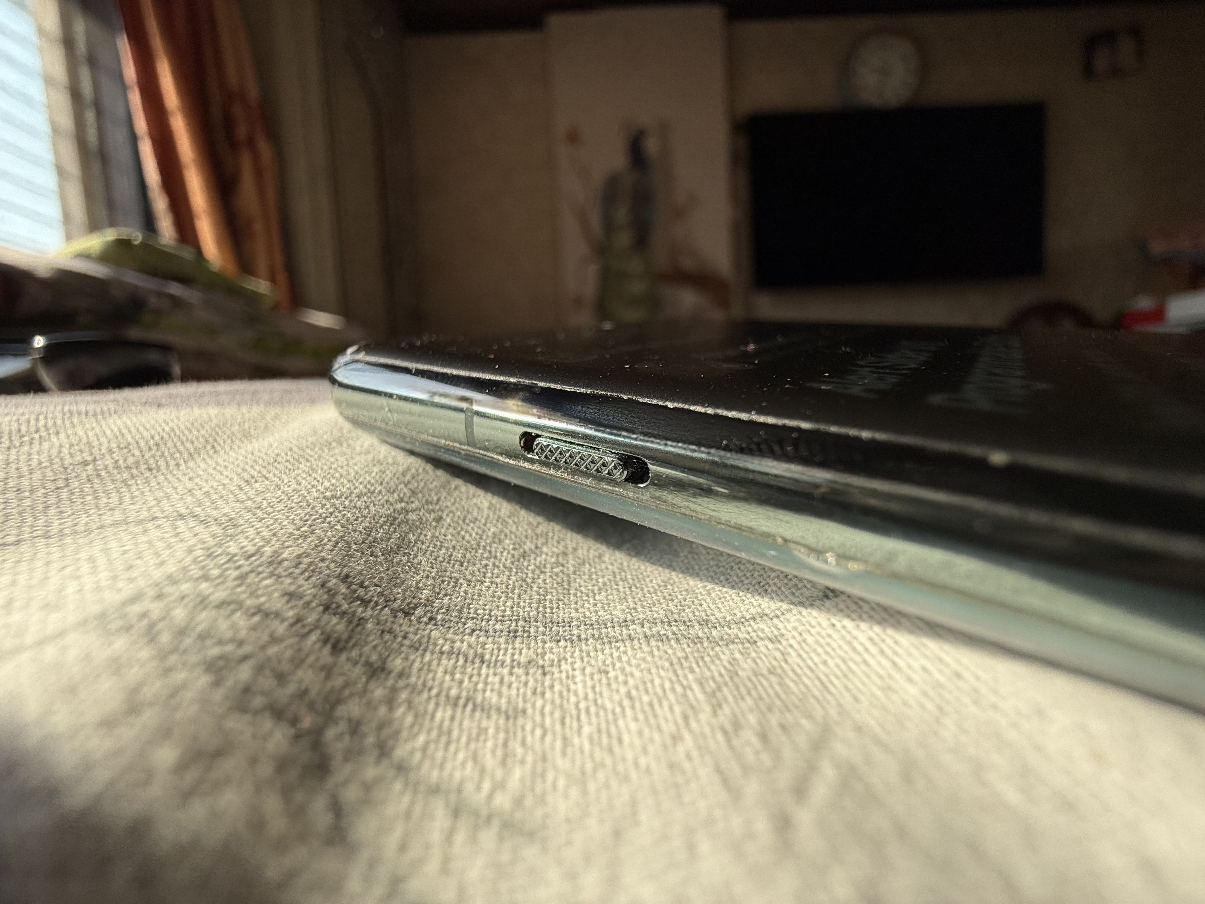 Alert Slider V/S Programmable Button