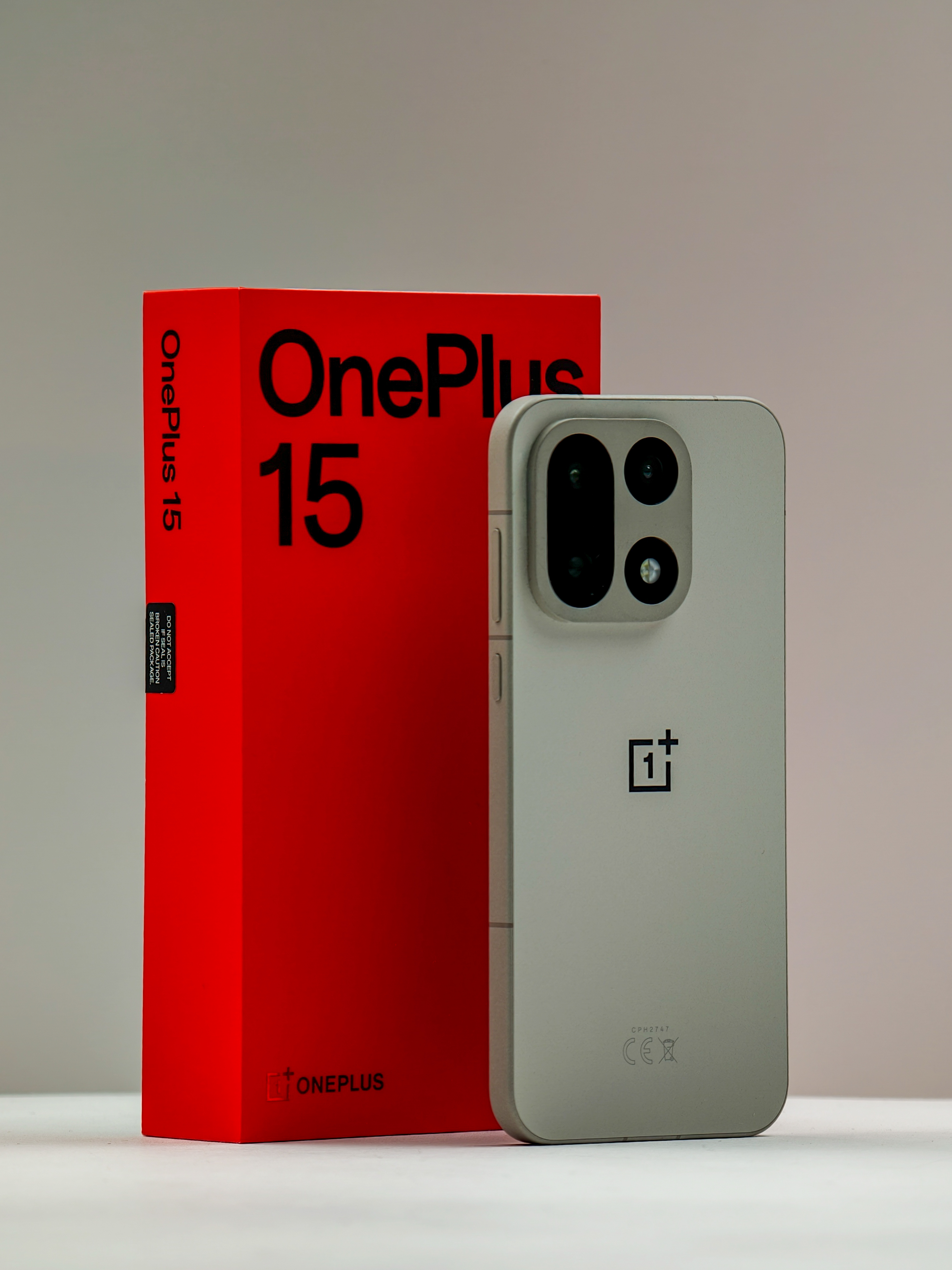 The Lab - OnePlus 15 | Unboxing and first impressions: My first OnePlus