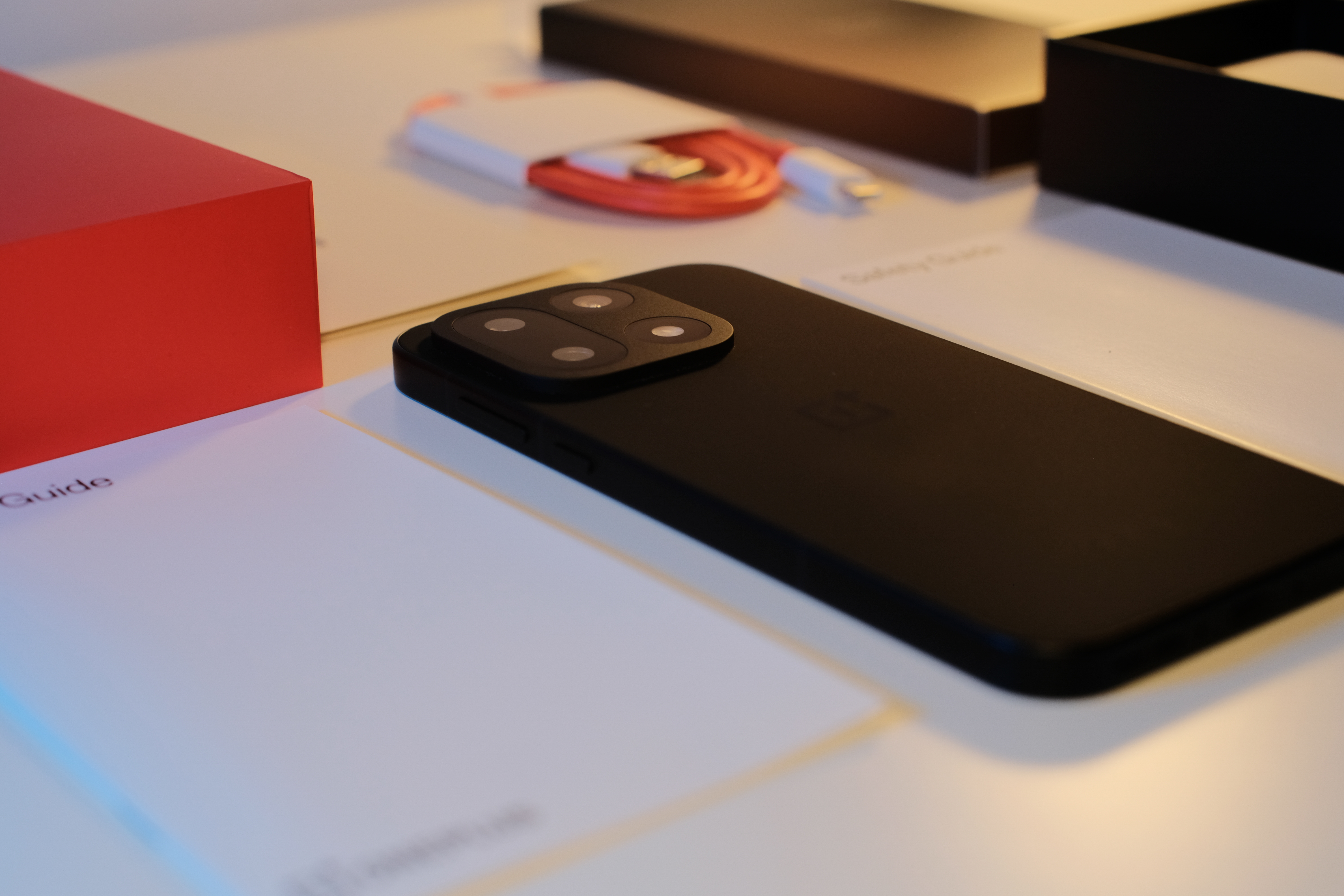 The Lab - OnePlus 15 | A glimpse to Minimalism
