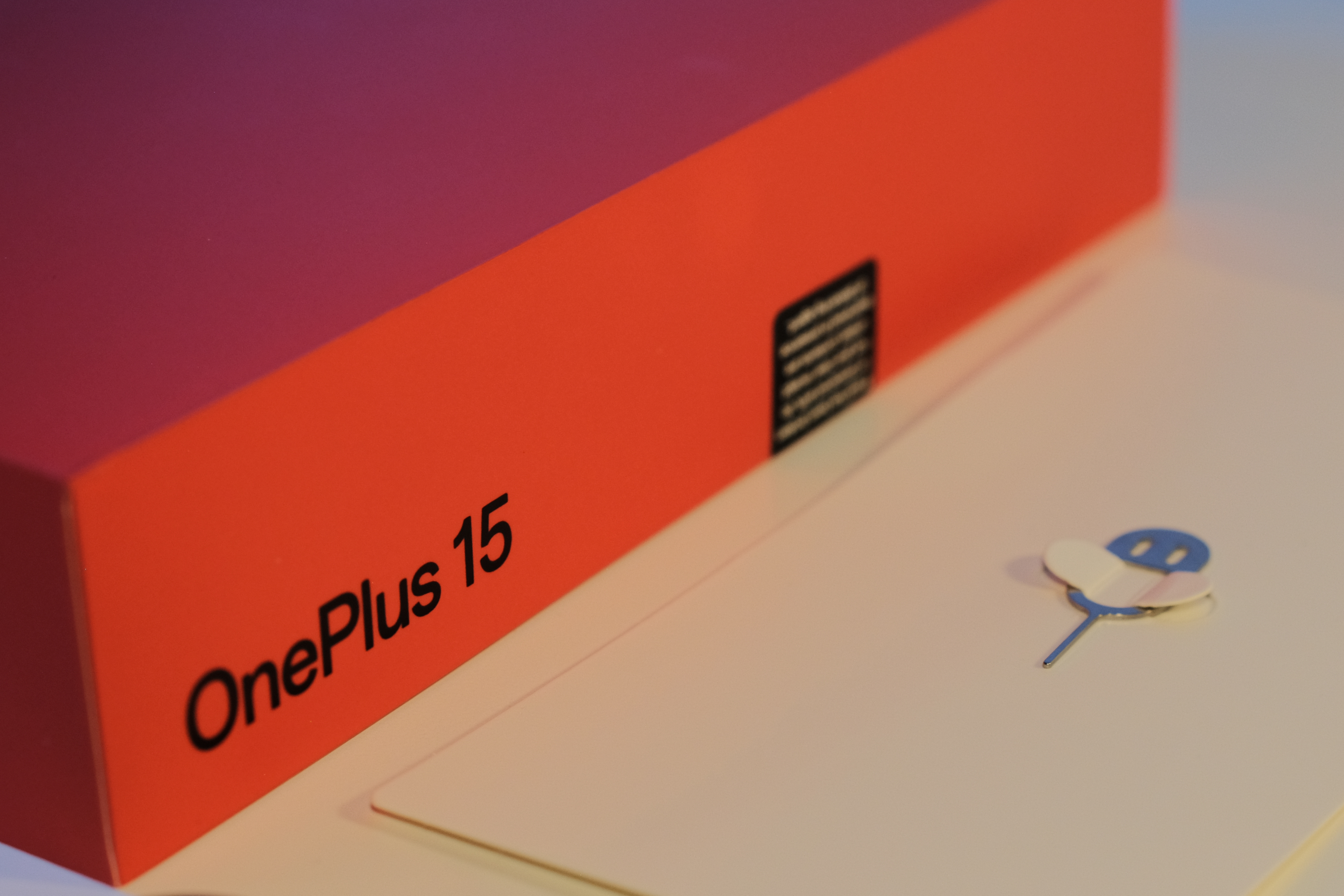 The Lab - OnePlus 15 | A glimpse to Minimalism