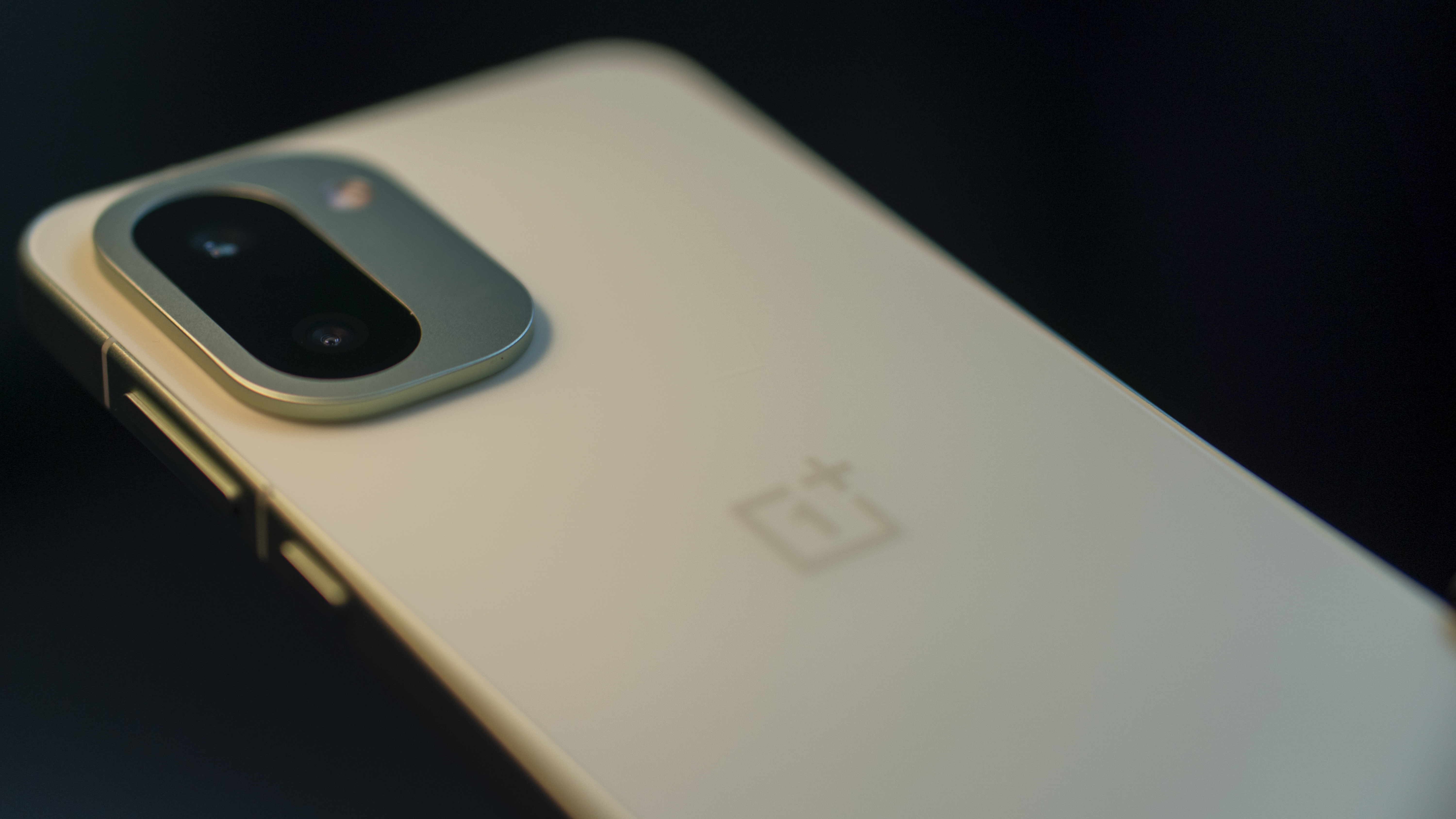 [The Lab] – OnePlus 15R: Unboxing and First Impressions